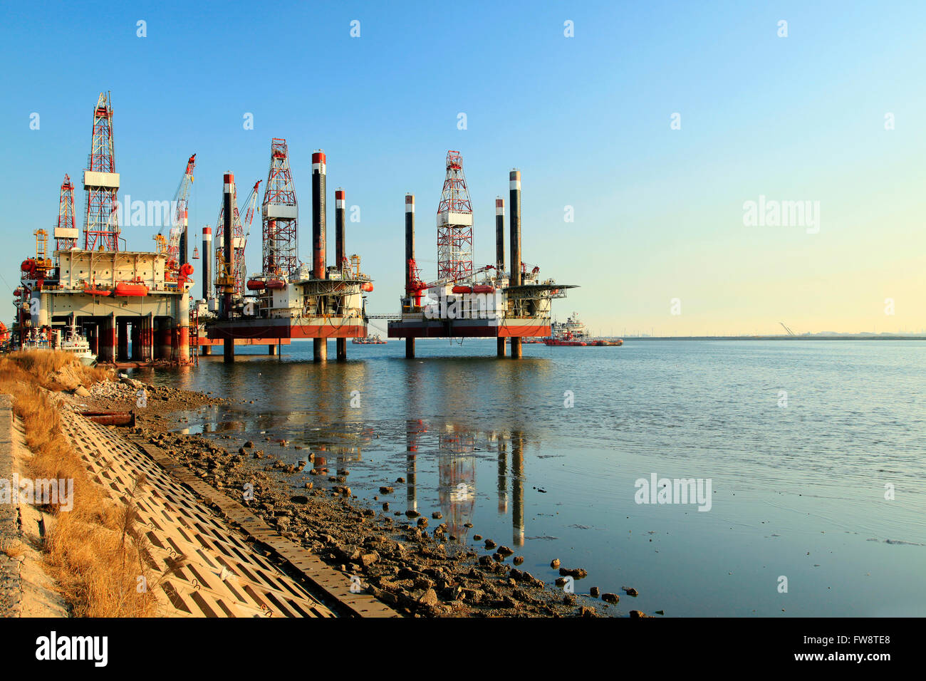 offshore oil rig Stock Photo - Alamy