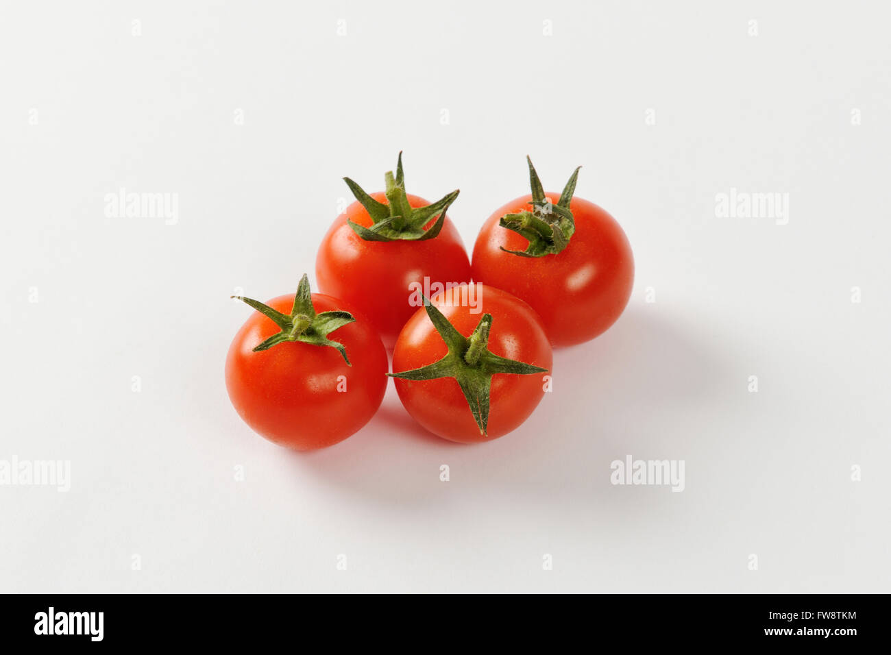 Fresh whole cherry tomatoes hi-res stock photography and images - Alamy