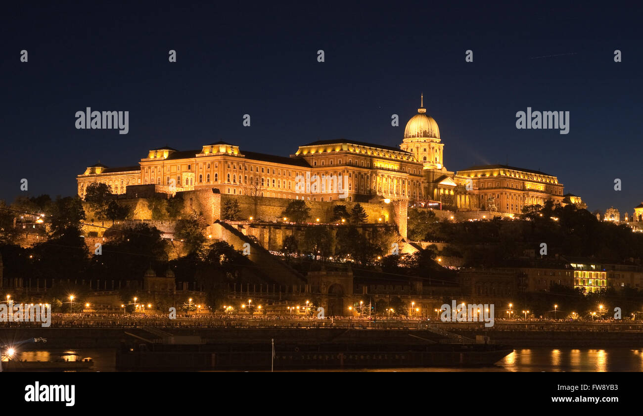 Buda castle at night hi-res stock photography and images - Alamy