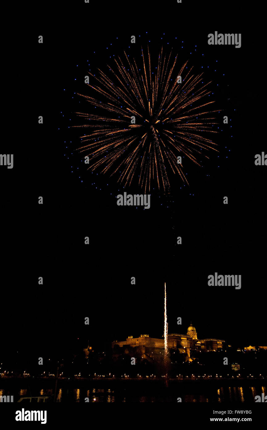 Firework over castle hi-res stock photography and images - Alamy