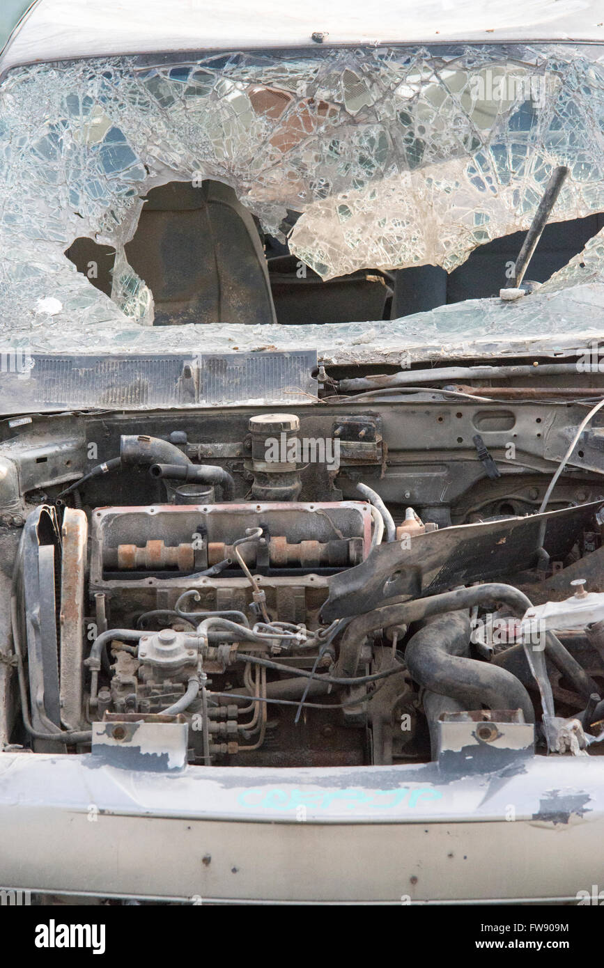 completely destroyed car Stock Photo - Alamy