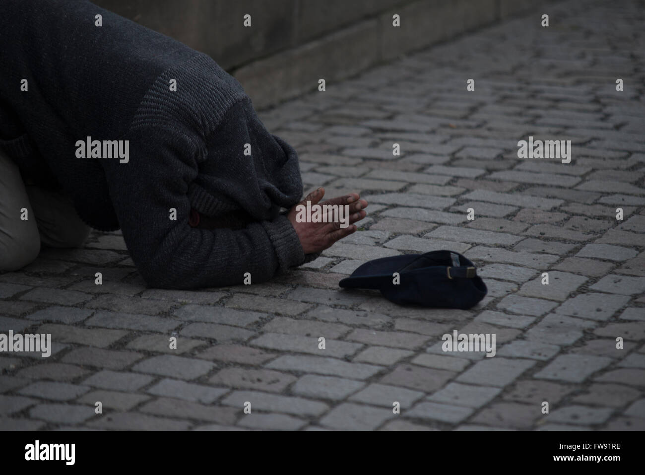 man begging for money on the street Stock Photo - Alamy