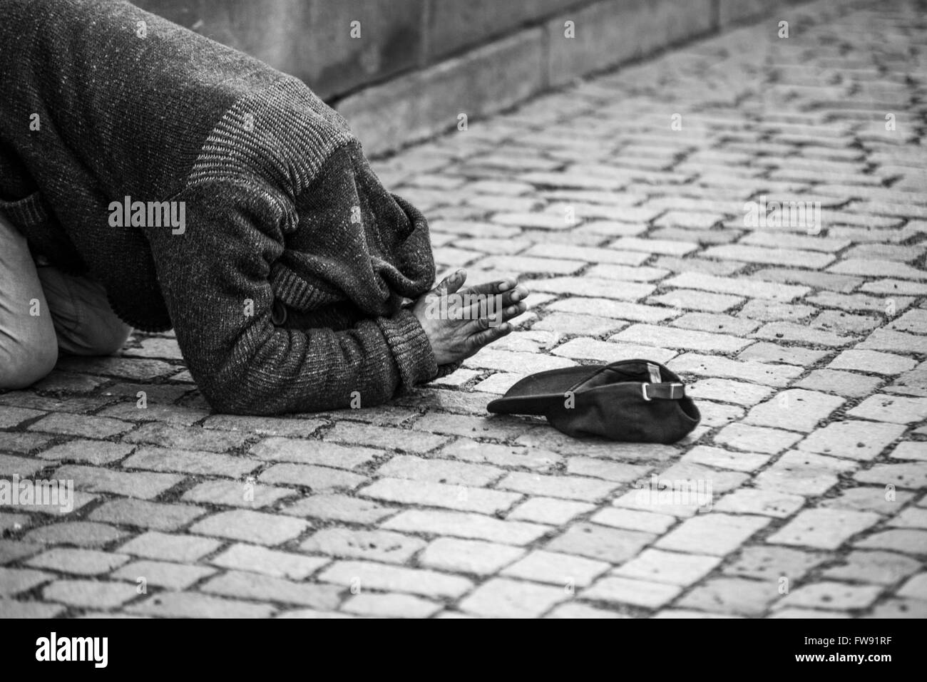 man begging for money, black and white Stock Photo - Alamy