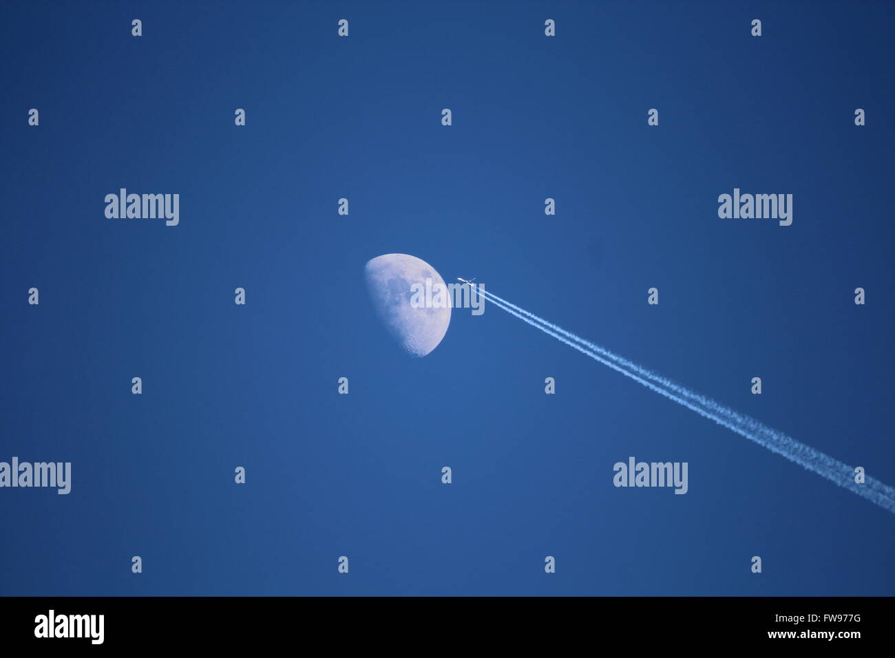 Aircraft moon hi-res stock photography and images - Alamy