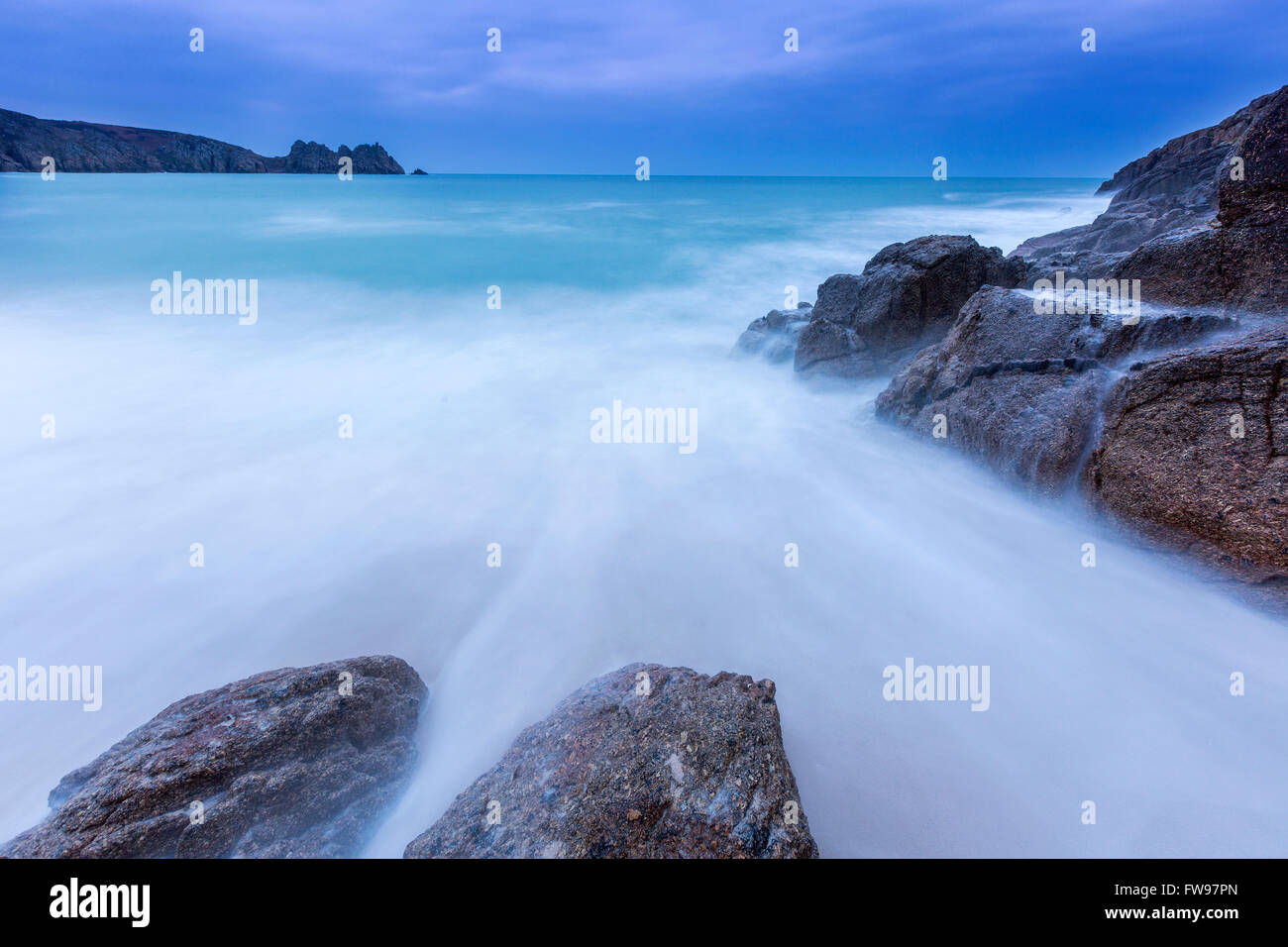 Sand beach cornwall sea waves coast hi-res stock photography and images ...