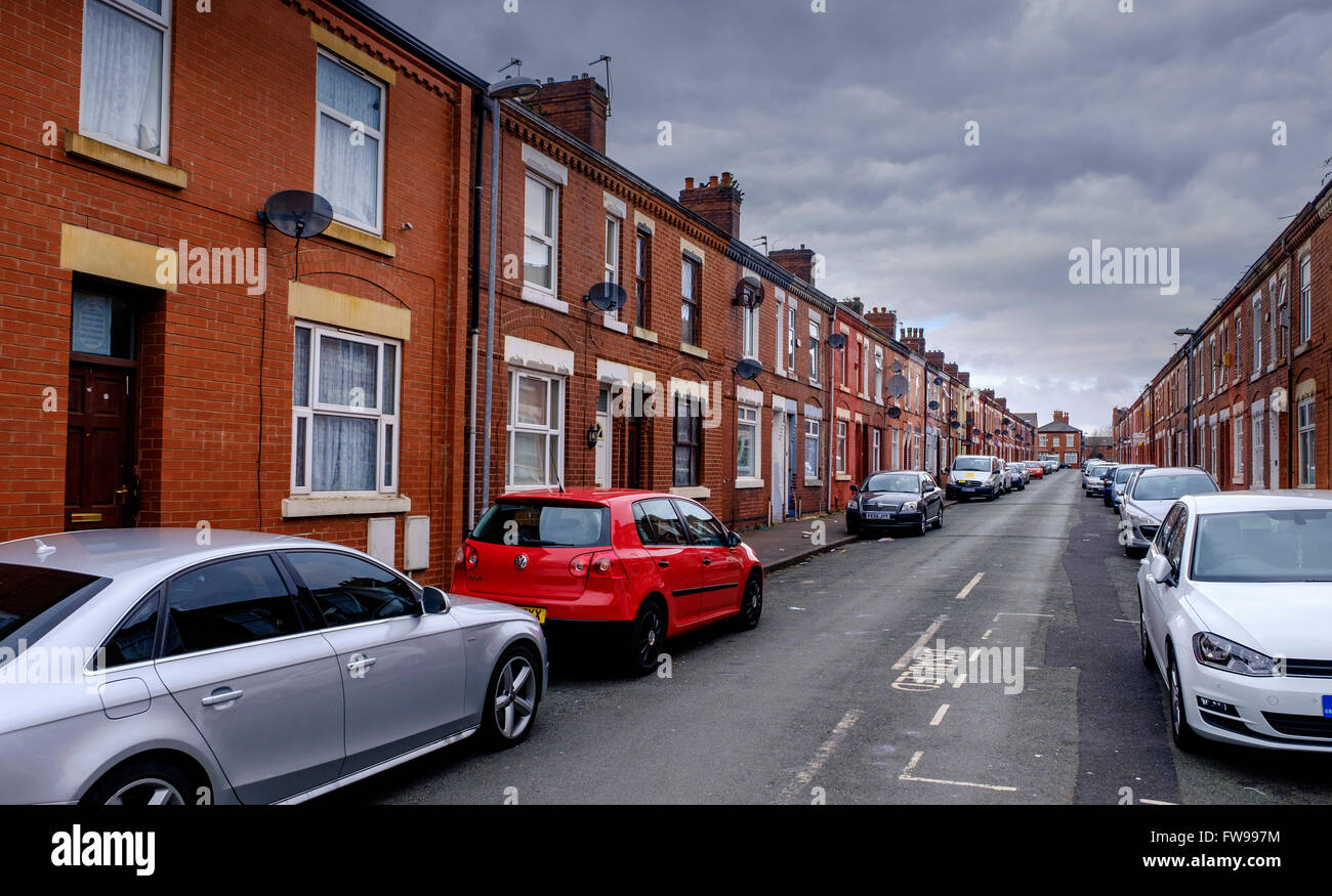 Street of identical houses hi-res stock photography and images - Alamy