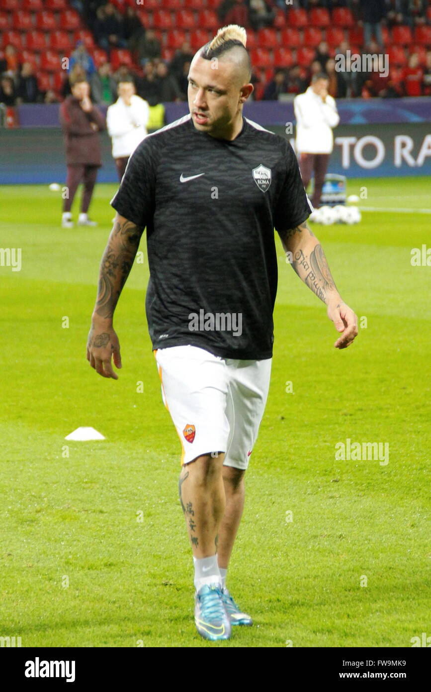 Radja nainggolan as roma hi-res stock photography and images - Alamy