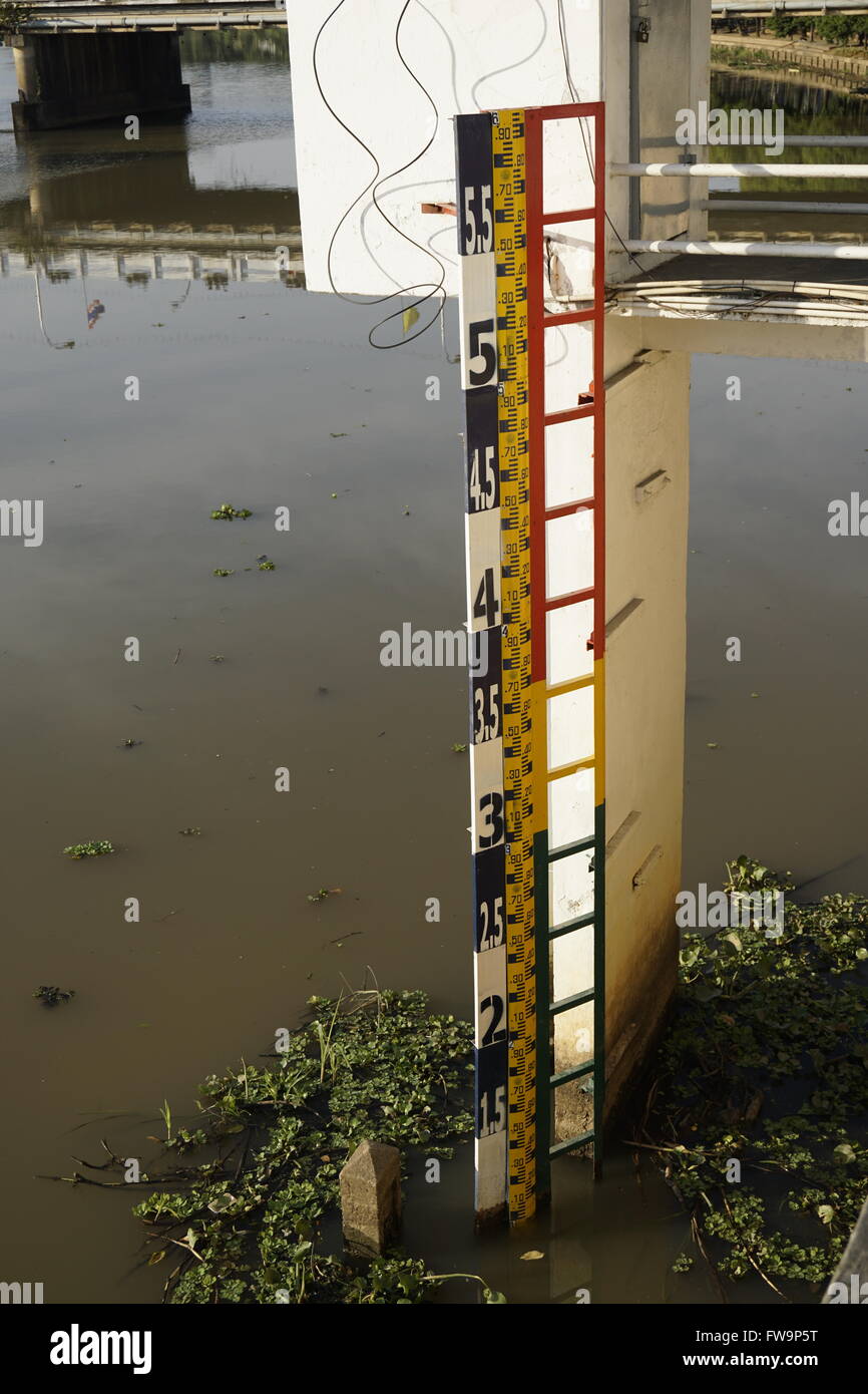 River water level indicator hi-res stock photography and images - Alamy
