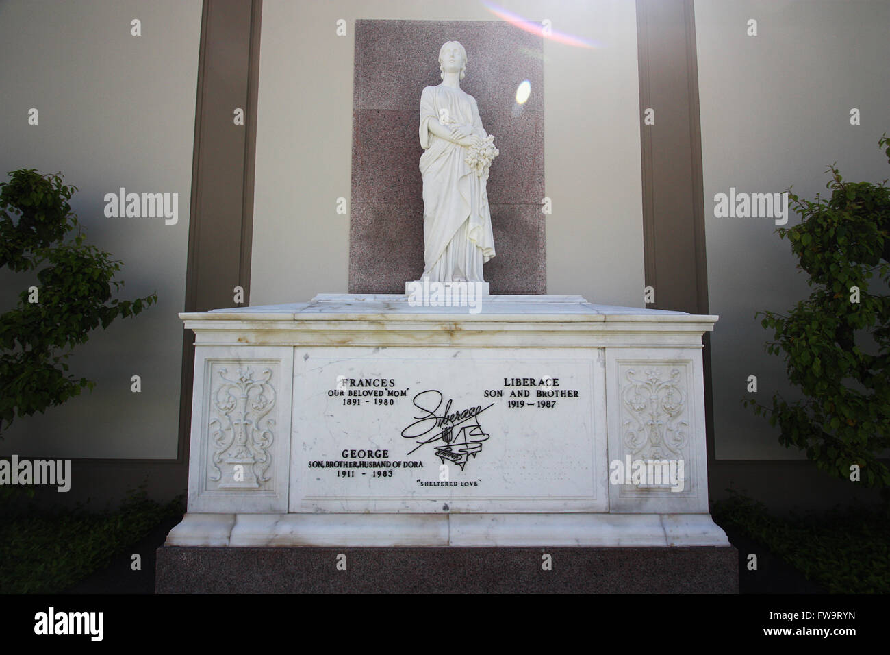 Celebrity final resting places forest hi-res stock photography and ...