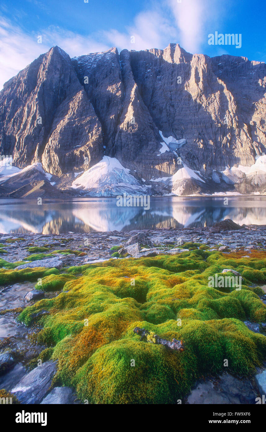 Floe Lake and Mountain, Kootenay National Park, British Columbia ...