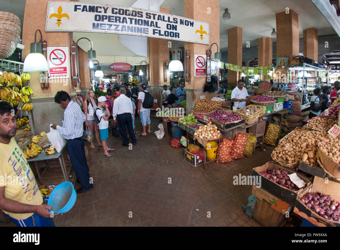 The market in Port Louis, the capital of Mauritius Stock Photo - Alamy