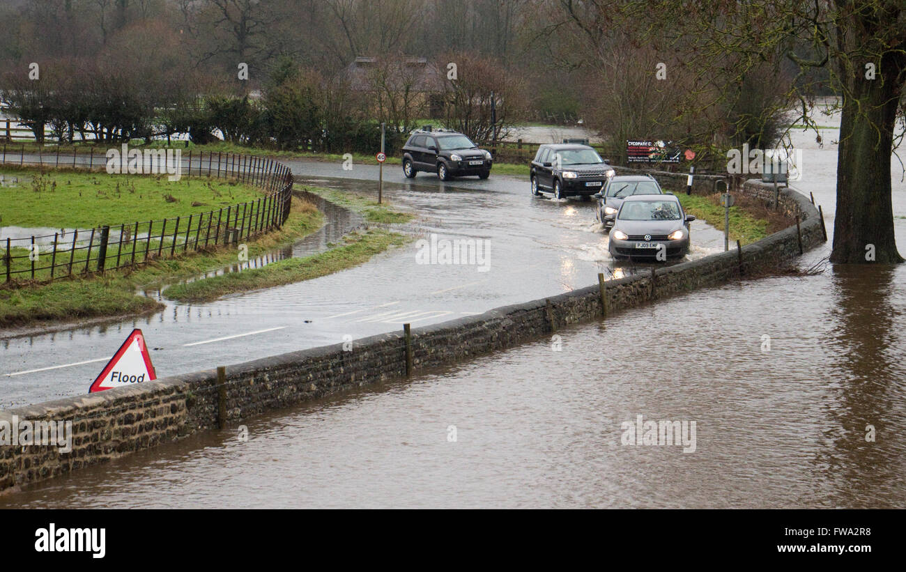 River flooding road hi-res stock photography and images - Alamy