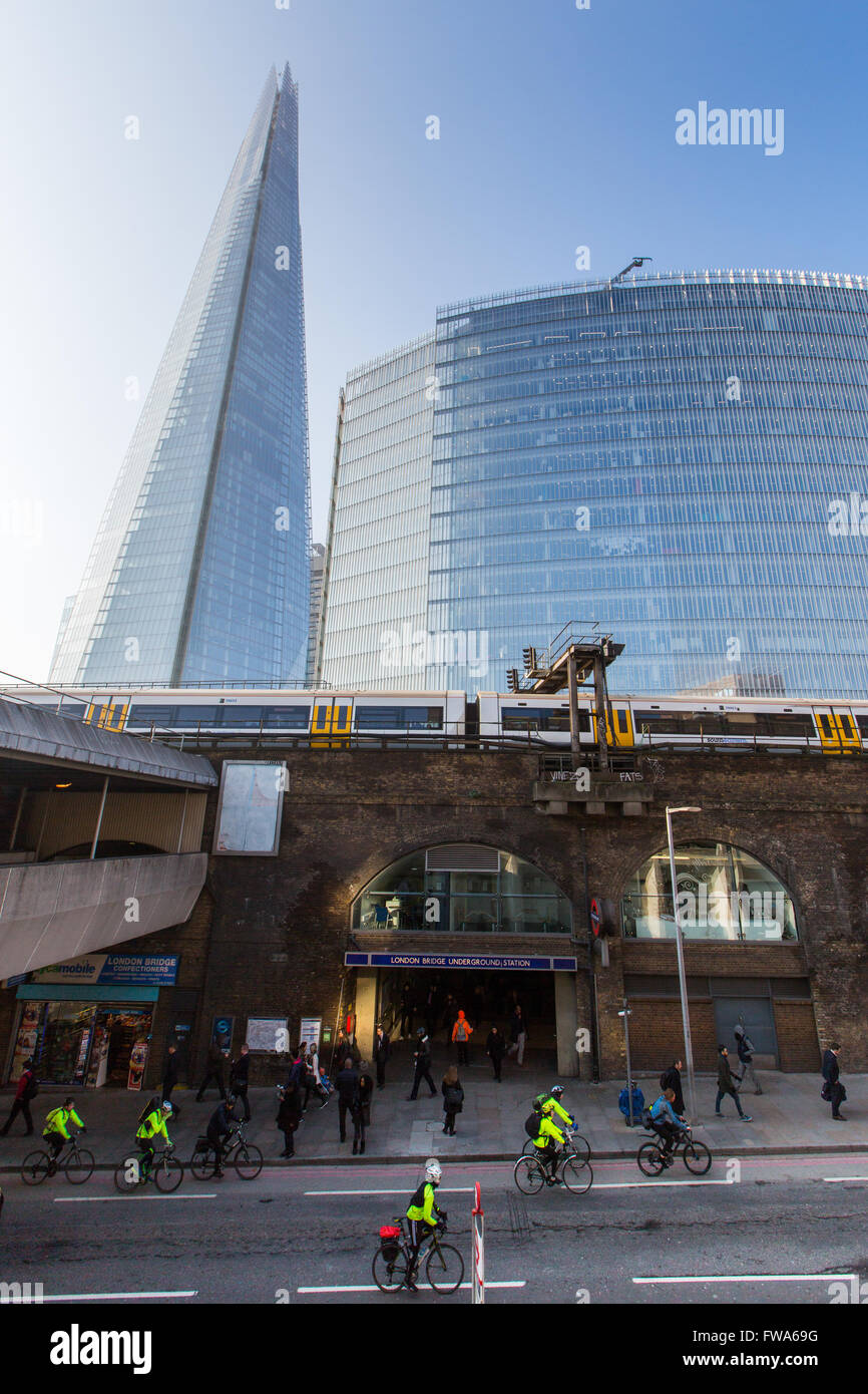 News building london bridge hi-res stock photography and images - Alamy