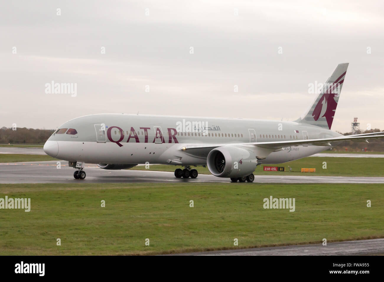 Qatar Airways Boeing 787-8 Dreamliner wide-body passenger plane (A7-BCW ...