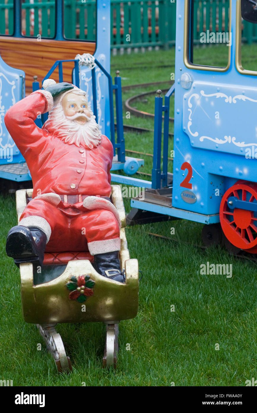 Amusement park ride, Santa in his sleigh Stock Photo - Alamy
