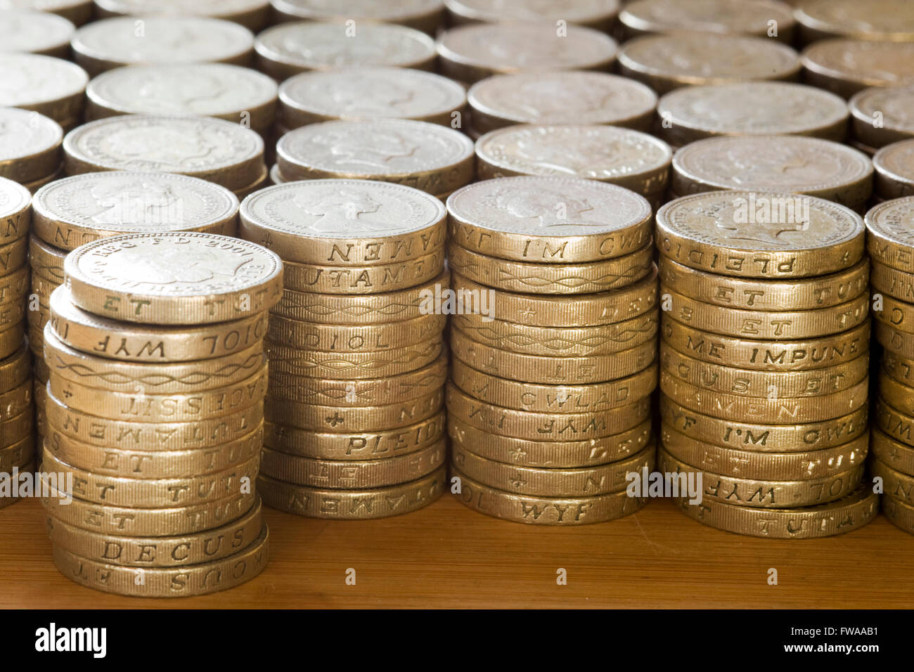 Old pounds with queen hi-res stock photography and images - Alamy