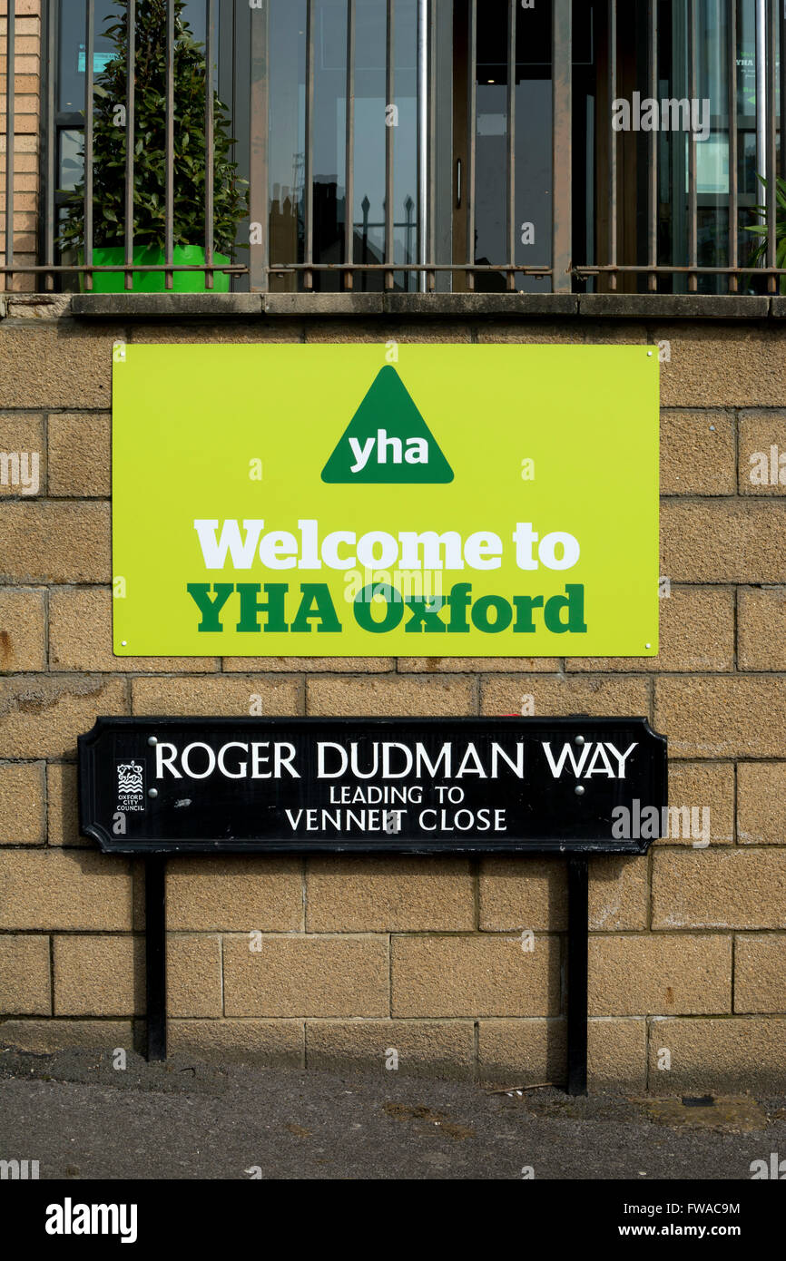 Welcome to YHA Oxford sign, Oxford, UK Stock Photo - Alamy