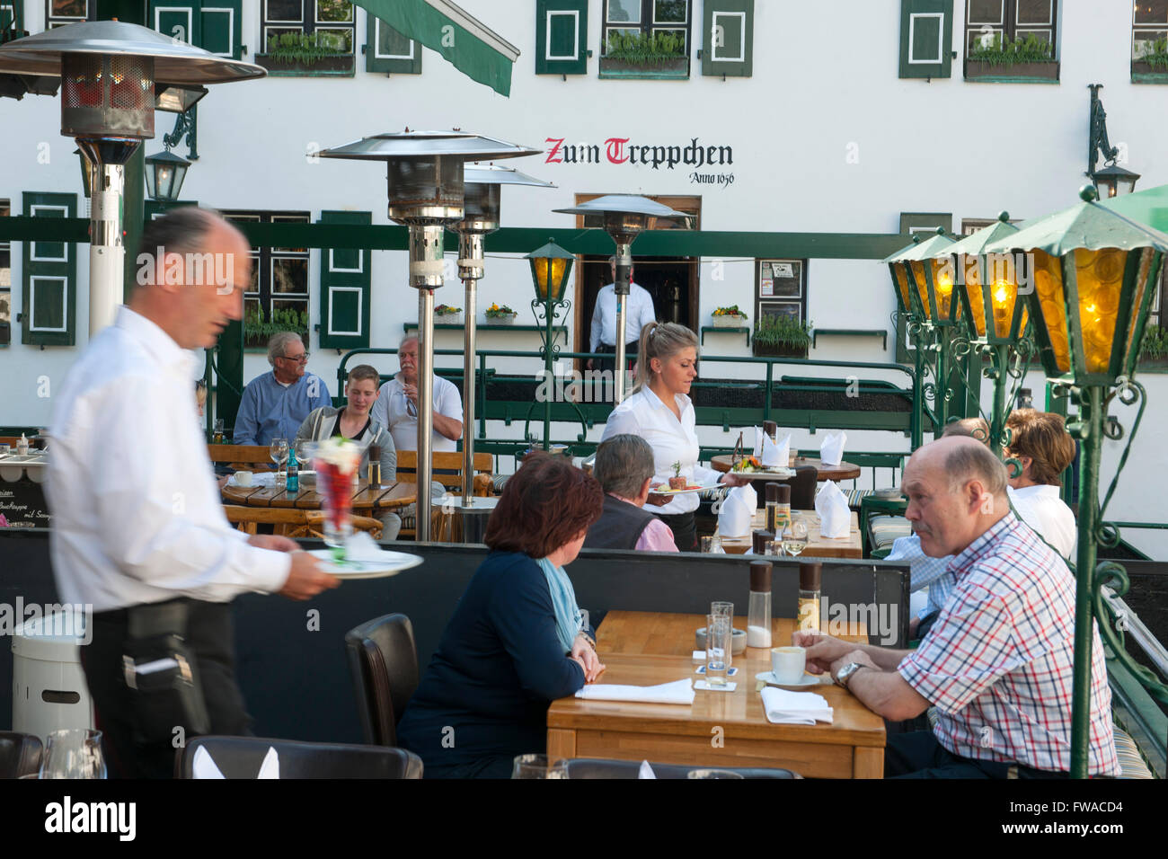 Zum treppchen hi-res stock photography and images - Alamy