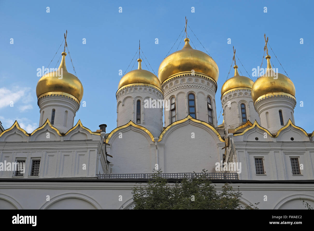 Golden domes of the Cathedral of the Annunciation, Kremlin, Moscow ...