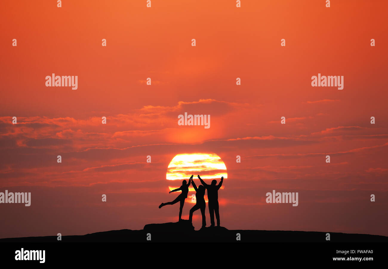 Family in sunset silhouette hi-res stock photography and images - Alamy
