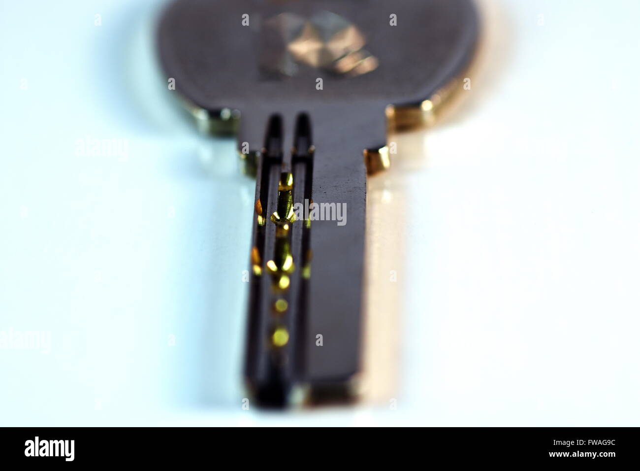Close up keys and lock Cylinder Stock Photo - Alamy