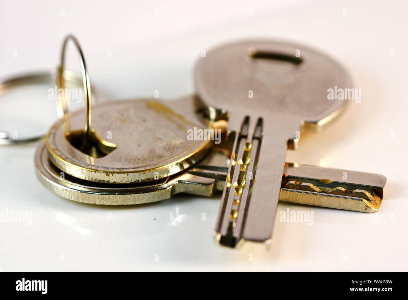 Close up keys and lock Cylinder Stock Photo - Alamy