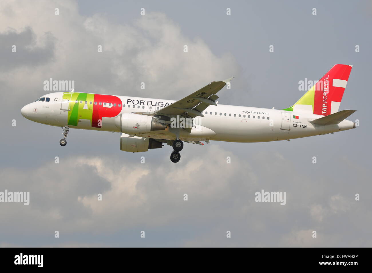 TAP Portugal Airbus A320-200 CS-TNN arriving at London Heathrow Airport ...