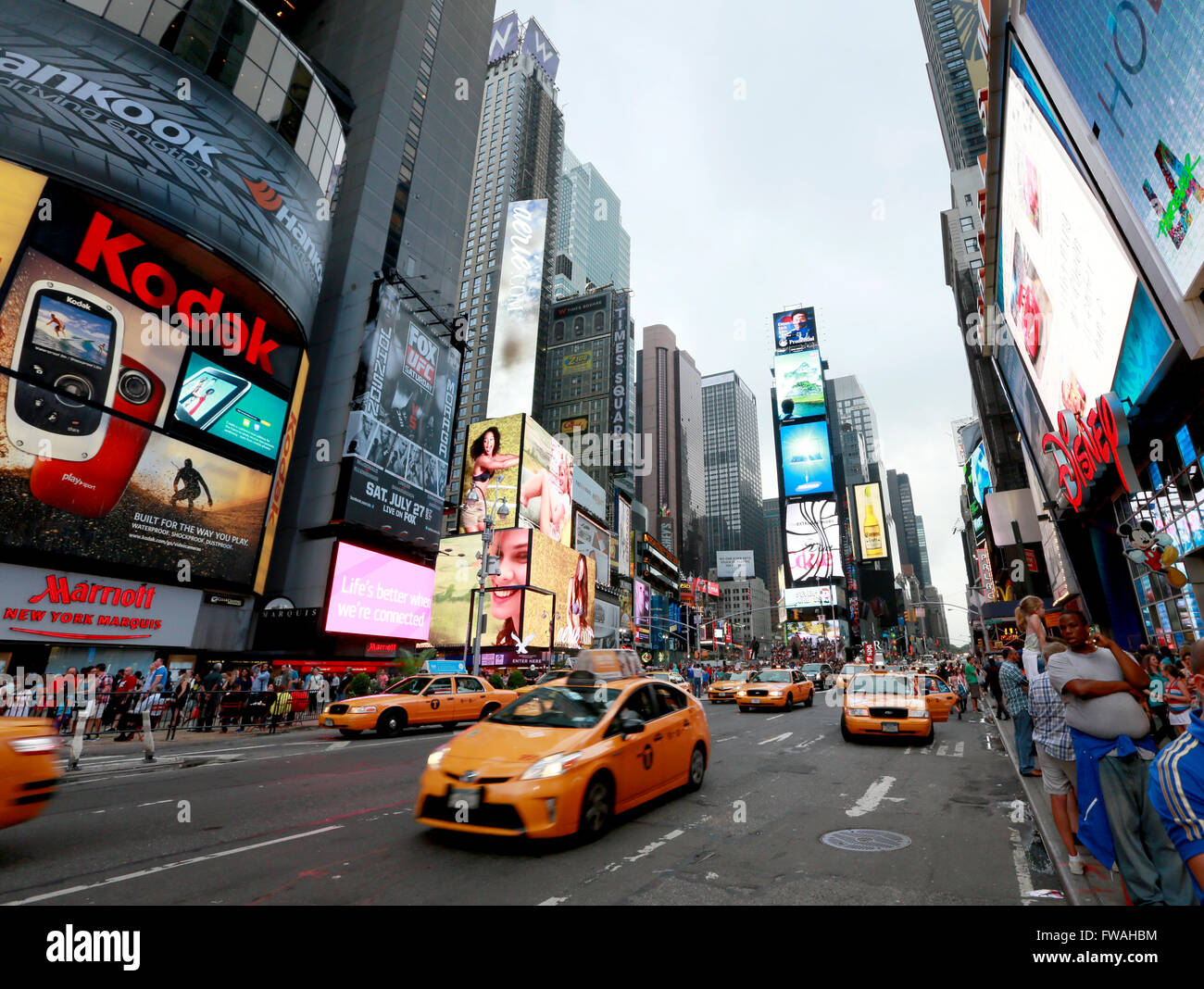 Yellow new york city skyline hi-res stock photography and images - Alamy