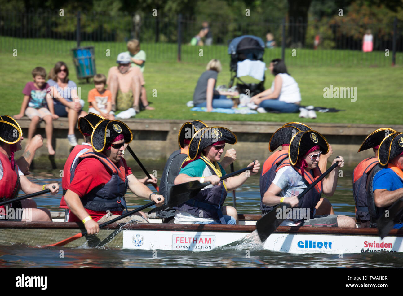Dragon boat crew hi-res stock photography and images - Alamy