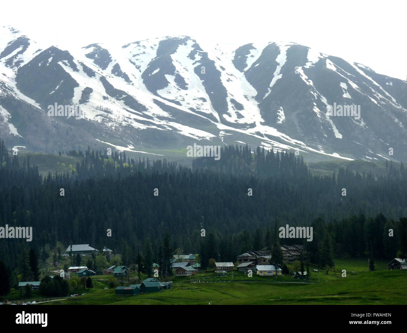 Apharwat peak gulmarg hi-res stock photography and images - Alamy