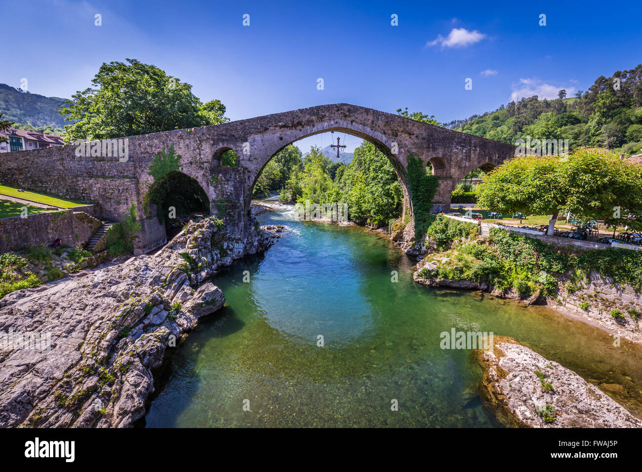 Bridge cross lakes hi-res stock photography and images - Alamy