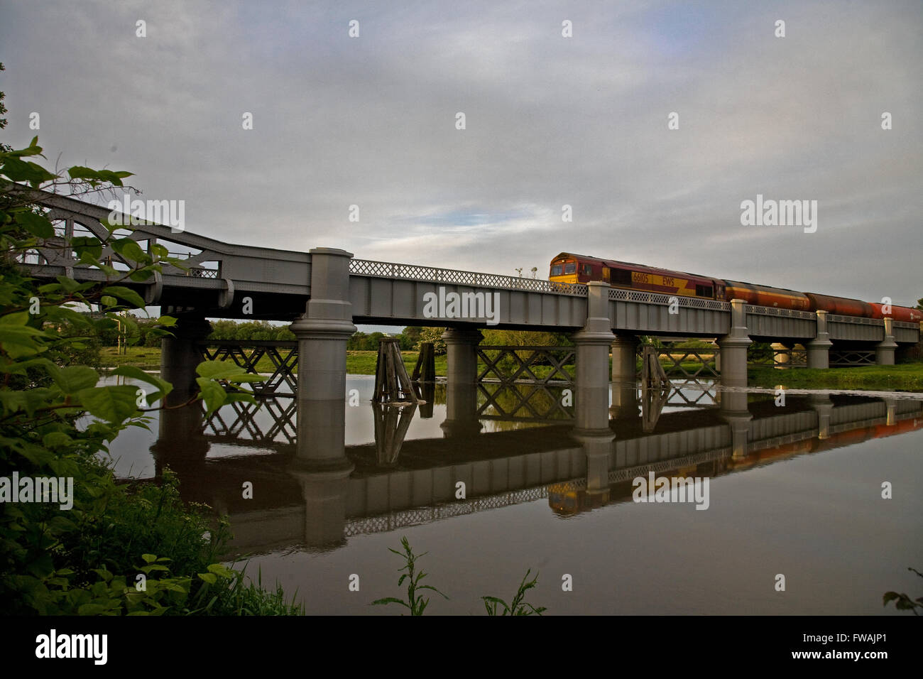 Bridge reflection on water hi-res stock photography and images - Alamy