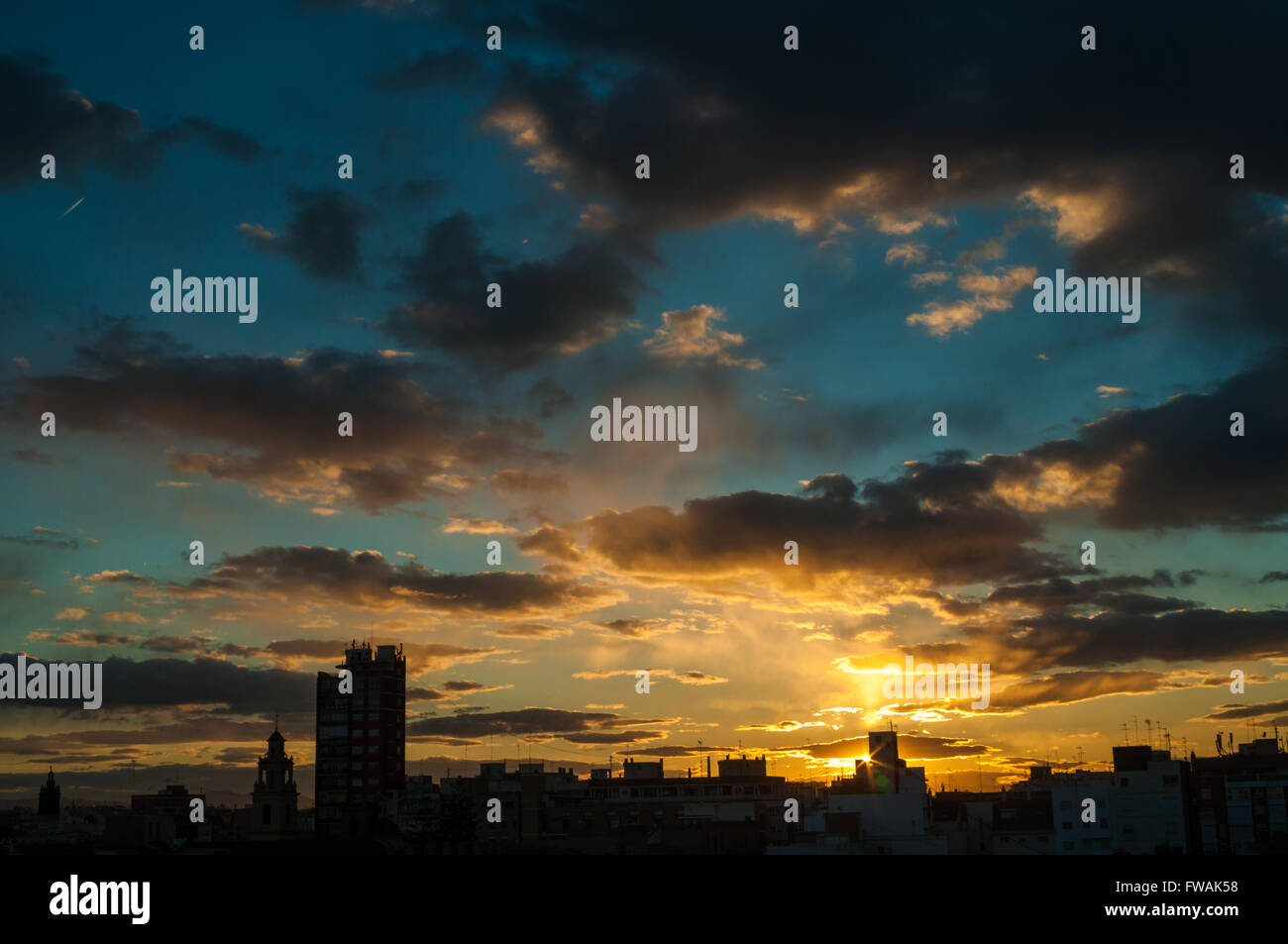 City skyline against sunset beautiful hi-res stock photography and ...