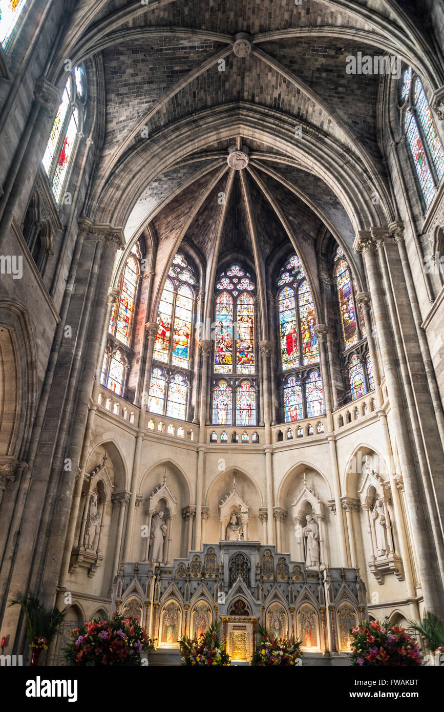 Apse and altar in nave of St Louis des Chartrons church. Bordeaux ...