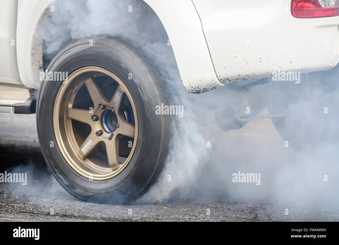 Burnout car hi-res stock photography and images - Alamy