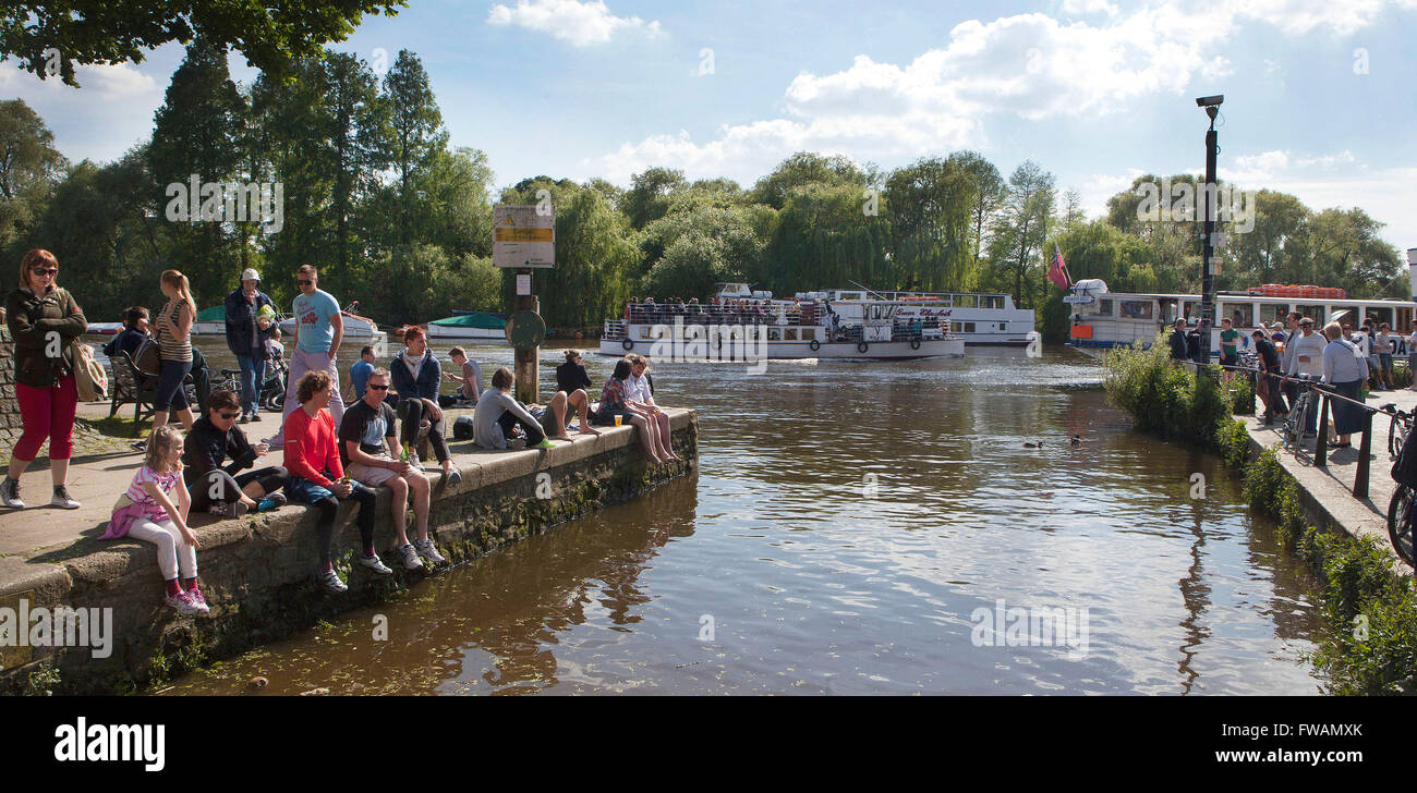 Richmond riverside park hi-res stock photography and images - Alamy