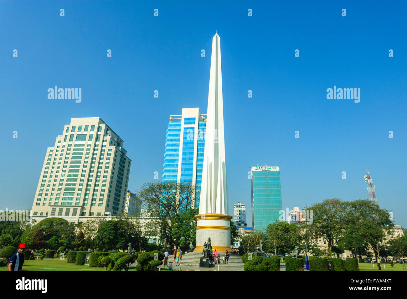 Burmese people visit at Independence Monument in Mahabandoola park in ...
