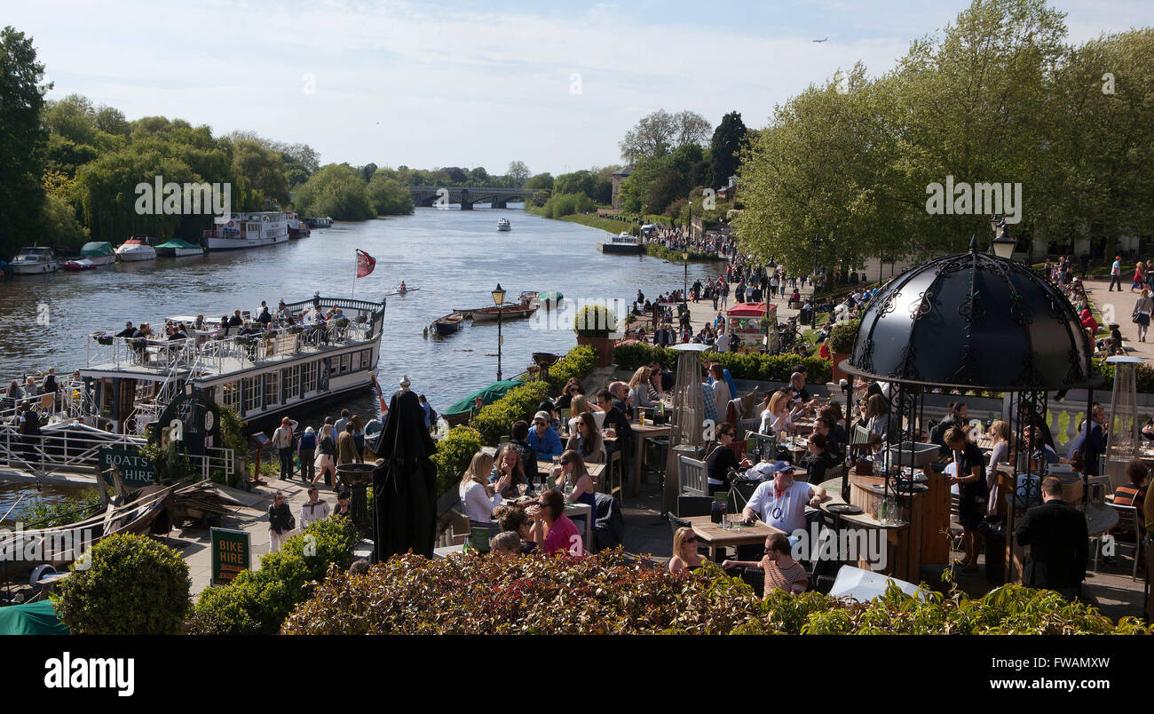 Richmond Upon Thames; the riverside Stock Photo - Alamy