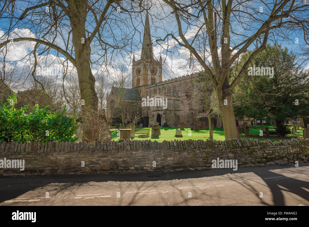 Country churchyard hi-res stock photography and images - Alamy