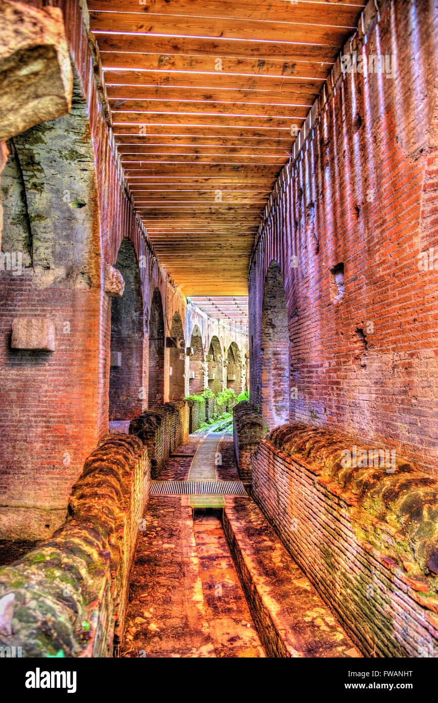 Subterranean passage beneath the arena of the Capua Amphitheatre Stock ...