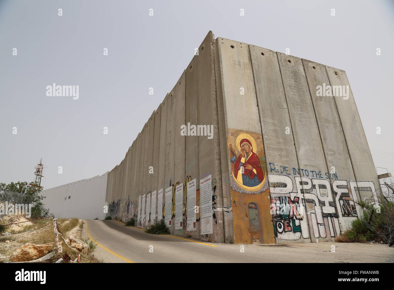 Bethlehem - Graffiti and wall of separation / Manoel Penicaud - 04/06 ...