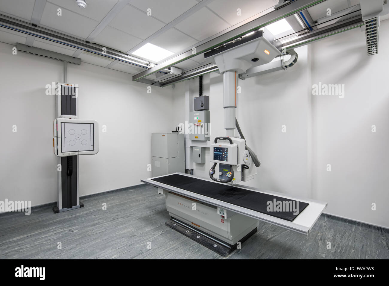 X-ray suite at a fracture clinic in the UK Stock Photo - Alamy