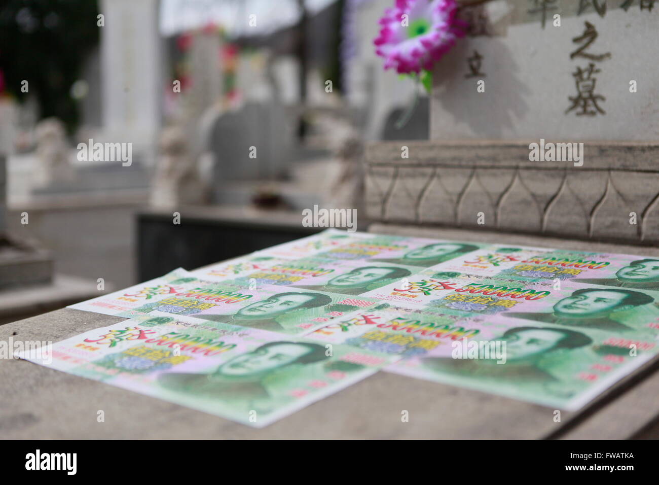 Tomb sweeping day hi-res stock photography and images - Alamy