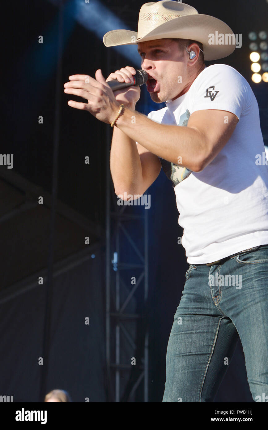 Las Vegas, Nevada, USA. 2nd Apr, 2016. Country music singer Dustin ...