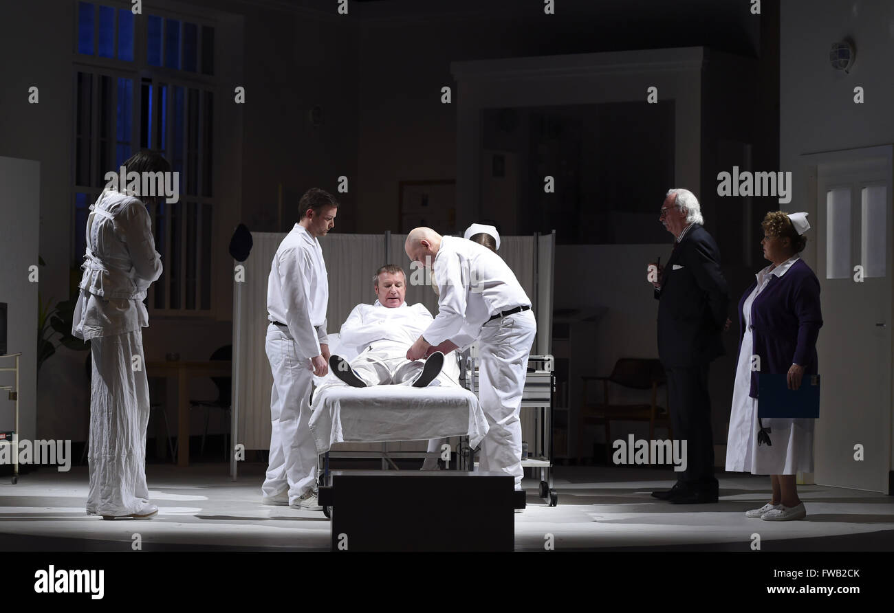 Berlin, Germany. 29th Mar, 2016. Actors (l-r) Peter Theiss (Chief ...