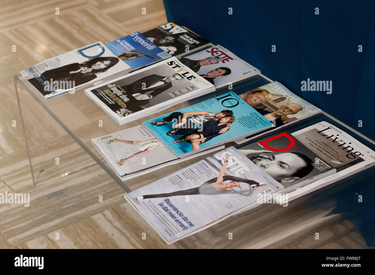 Fashion magazines hi-res stock photography and images - Alamy