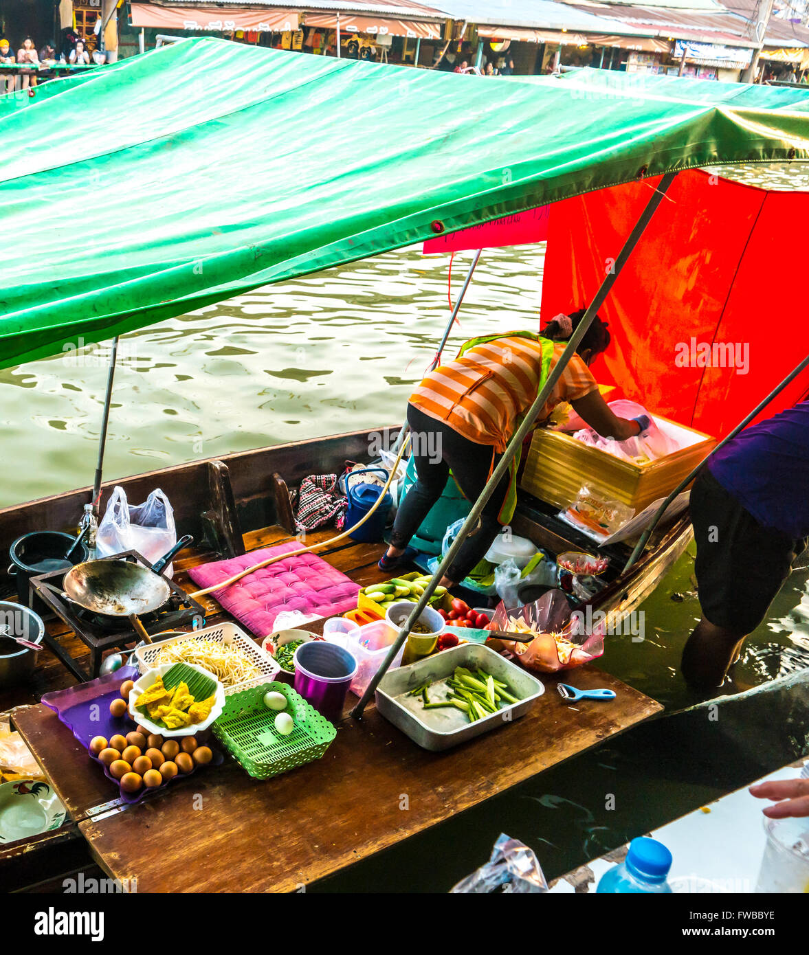 Trader's boats in a floating market in Thailand Stock Photo - Alamy