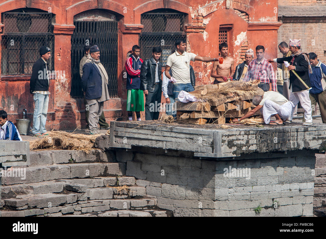 Hindu funeral hi-res stock photography and images - Alamy