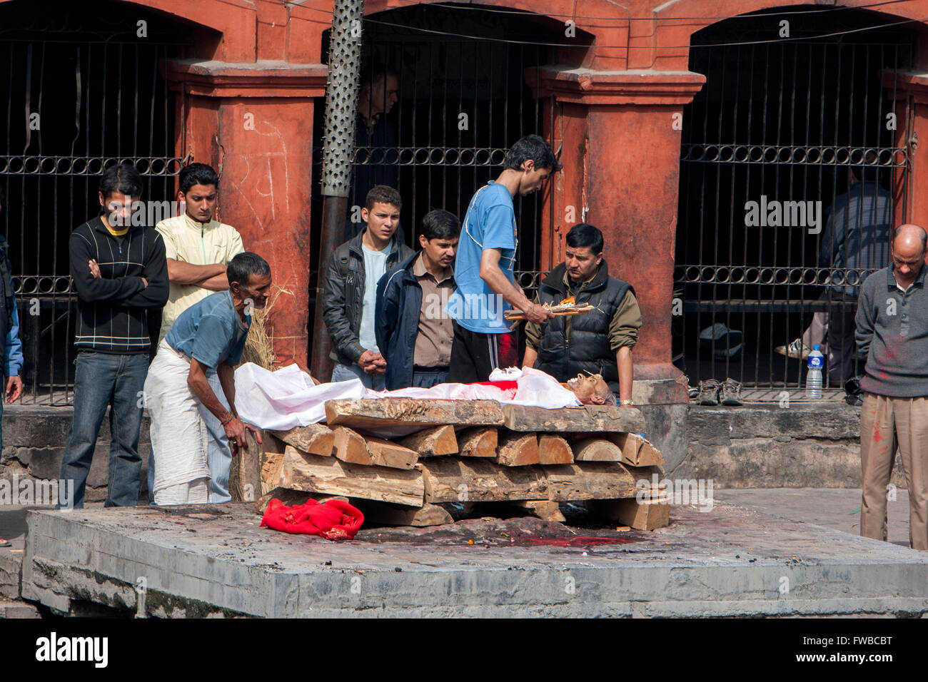 Nepal, Pashupatinath. Cremation Stages. With the body on the Cremation ...