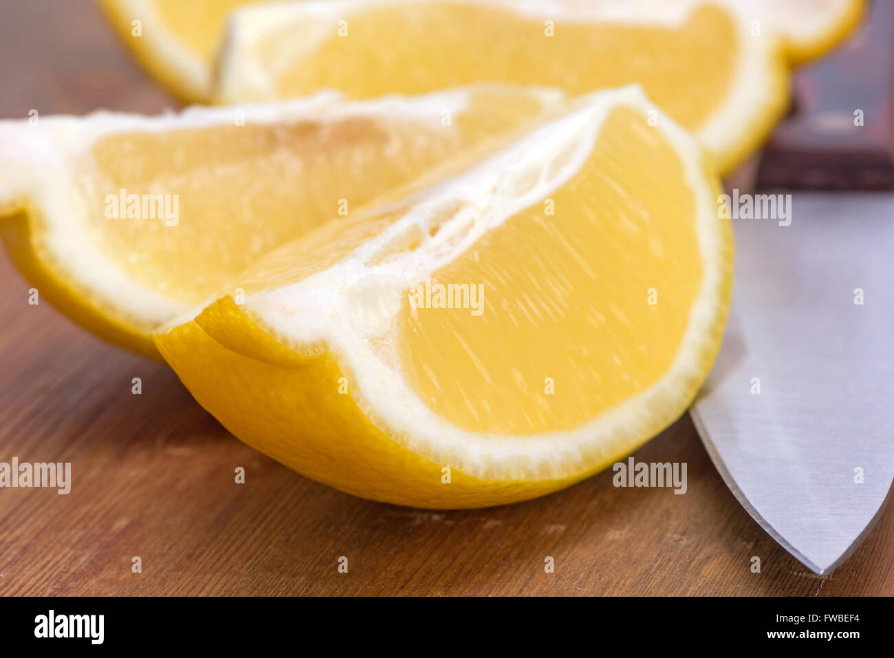 Lemon and knife hi-res stock photography and images - Alamy